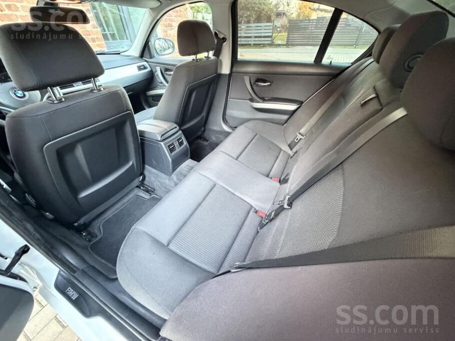 White BMW 316 2010 in Riga, with an engine capacity of 2.00 L and mileage of 289 thousand km for 5450 €, photo 17 on AUTOMOTO.COM.LV