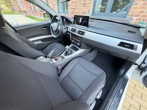 White BMW 316 2010 in Riga, with an engine capacity of 2.00 L and mileage of 289 thousand km for 5450 €, photo 18 on AUTOMOTO.COM.LV