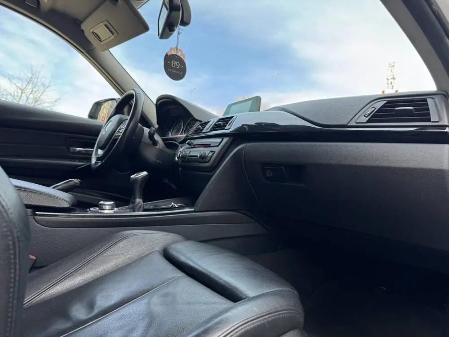 White BMW 316 2012 in Riga, with an engine capacity of 2.00 L and mileage of 270 thousand km for 6990 €, photo 9 on AUTOMOTO.COM.LV