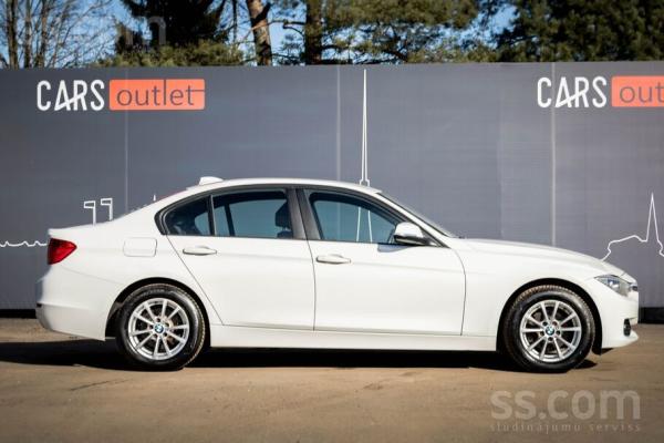 White BMW 316 2013 in Riga, with an engine capacity of 2.00 L and mileage of 235 thousand km for 9990 €, photo 4 on AUTOMOTO.COM.LV