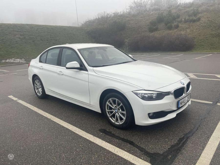 White BMW 316 2014 in Vilnius, with an engine capacity of 2.00 L and mileage of 376 thousand km for 6000 €, photo 3 on AUTOMOTO.COM.LV