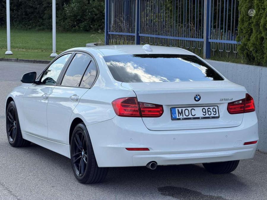 White BMW 316 2015 in Vilnius, with an engine capacity of 2.00 L and mileage of 274 thousand km for 9000 €, photo 3 on AUTOMOTO.COM.LV