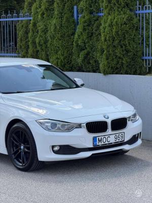 White BMW 316 2015 in Vilnius, with an engine capacity of 2.00 L and mileage of 274 thousand km for 9000 €, photo 8 on AUTOMOTO.COM.LV
