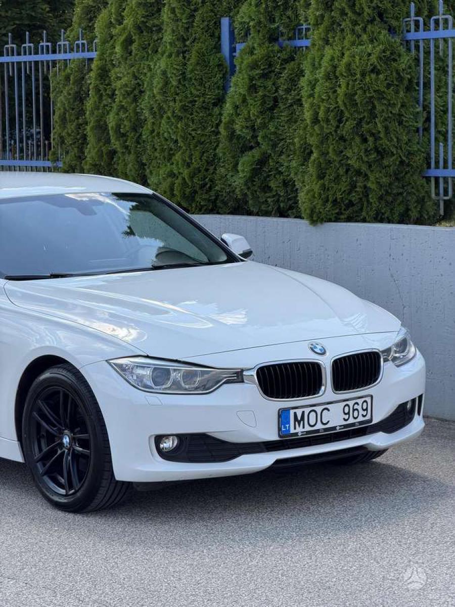 White BMW 316 2015 in Vilnius, with an engine capacity of 2.00 L and mileage of 274 thousand km for 9000 €, photo 8 on AUTOMOTO.COM.LV