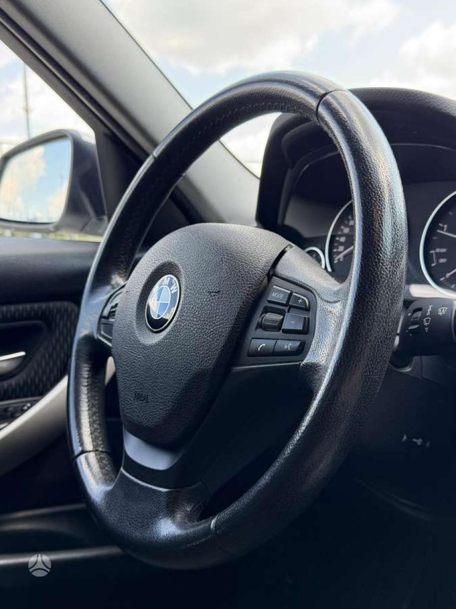 White BMW 316 2015 in Vilnius, with an engine capacity of 2.00 L and mileage of 274 thousand km for 9000 €, photo 13 on AUTOMOTO.COM.LV