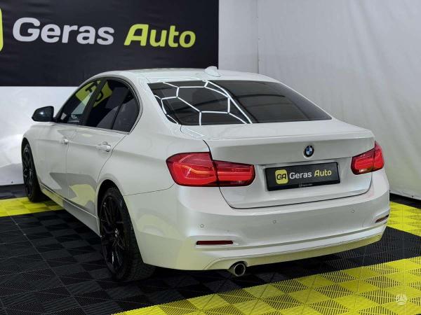 White BMW 316 2017 in Vilnius, with an engine capacity of 2.00 L and mileage of 252 thousand km for 11950 €, photo 6 on AUTOMOTO.COM.LV
