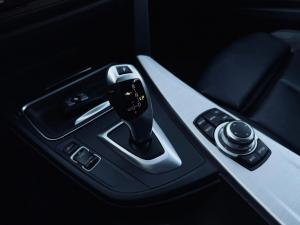 White BMW 316 2013 in Riga, with an engine capacity of 2.00 L and mileage of 306 thousand km for 11000 €, photo 15 on AUTOMOTO.COM.LV