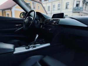 White BMW 316 2013 in Riga, with an engine capacity of 2.00 L and mileage of 306 thousand km for 11000 €, photo 18 on AUTOMOTO.COM.LV