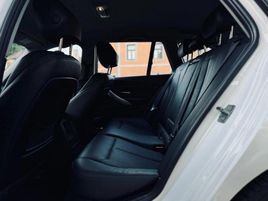 White BMW 316 2013 in Riga, with an engine capacity of 2.00 L and mileage of 306 thousand km for 11000 €, photo 20 on AUTOMOTO.COM.LV