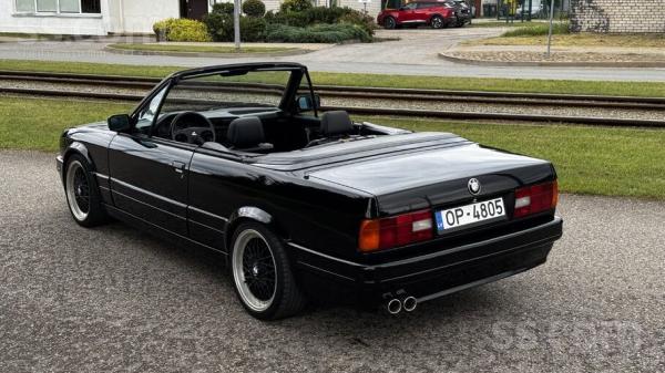 Melns BMW 318 1993 Liepāja, ar dzinēja tilpumu 1.80 L un nobraukumu 246 tūkst. km par 8490 €, foto 3 vietnē AUTOMOTO.COM.LV