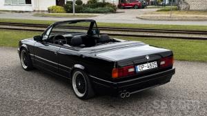 Black BMW 318 1993 in Liepaja, with an engine capacity of 1.80 L and mileage of 246 thousand km for 8490 €, photo 4 on AUTOMOTO.COM.LV