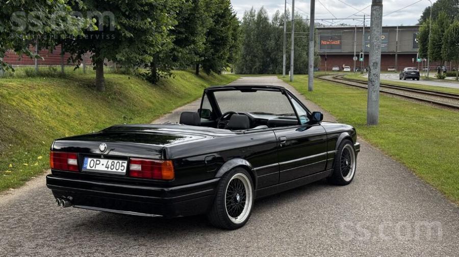 Black BMW 318 1993 in Liepaja, with an engine capacity of 1.80 L and mileage of 246 thousand km for 8490 €, photo 5 on AUTOMOTO.COM.LV