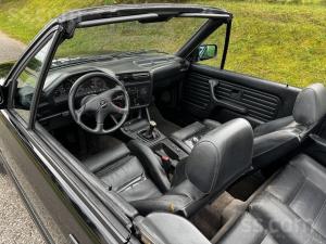 Black BMW 318 1993 in Liepaja, with an engine capacity of 1.80 L and mileage of 246 thousand km for 8490 €, photo 7 on AUTOMOTO.COM.LV