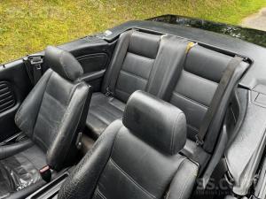 Black BMW 318 1993 in Liepaja, with an engine capacity of 1.80 L and mileage of 246 thousand km for 8490 €, photo 8 on AUTOMOTO.COM.LV