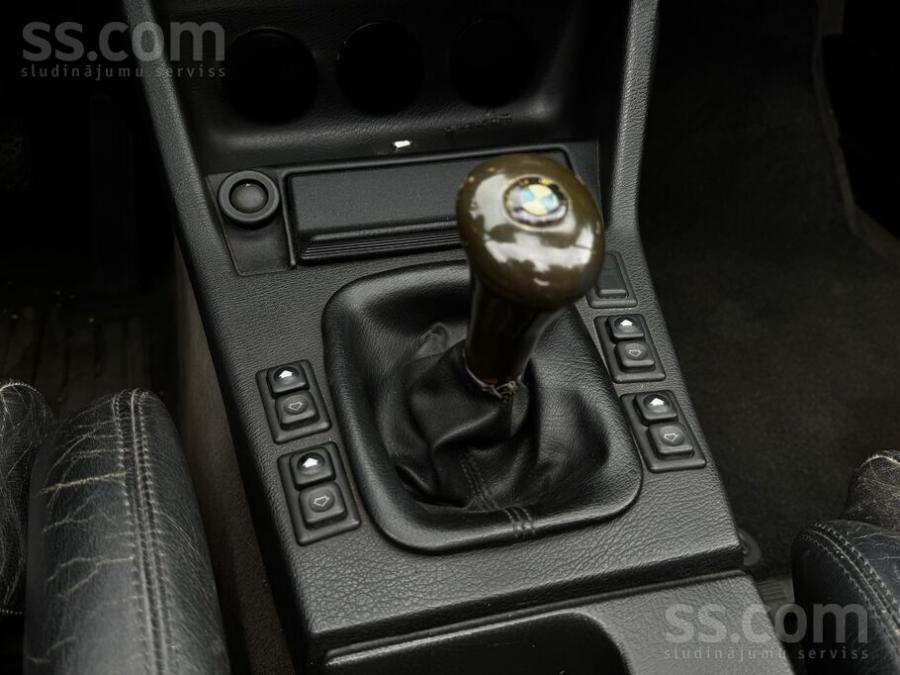 Black BMW 318 1993 in Liepaja, with an engine capacity of 1.80 L and mileage of 246 thousand km for 8490 €, photo 12 on AUTOMOTO.COM.LV