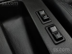 Black BMW 318 1993 in Liepaja, with an engine capacity of 1.80 L and mileage of 246 thousand km for 8490 €, photo 13 on AUTOMOTO.COM.LV