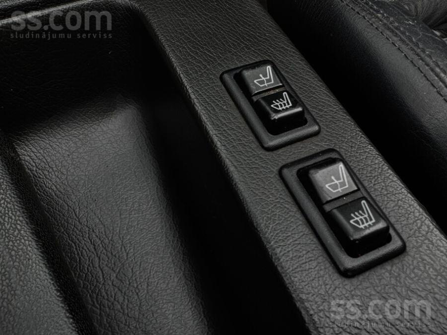 Black BMW 318 1993 in Liepaja, with an engine capacity of 1.80 L and mileage of 246 thousand km for 8490 €, photo 13 on AUTOMOTO.COM.LV