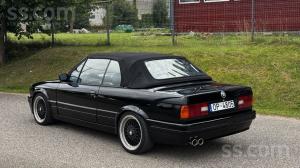 Black BMW 318 1993 in Liepaja, with an engine capacity of 1.80 L and mileage of 246 thousand km for 8490 €, photo 15 on AUTOMOTO.COM.LV