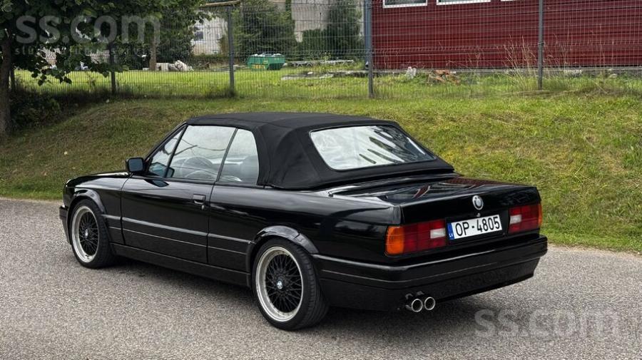 Black BMW 318 1993 in Liepaja, with an engine capacity of 1.80 L and mileage of 246 thousand km for 8490 €, photo 15 on AUTOMOTO.COM.LV