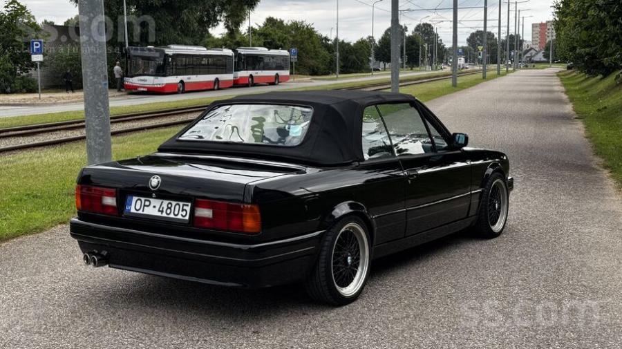 Black BMW 318 1993 in Liepaja, with an engine capacity of 1.80 L and mileage of 246 thousand km for 8490 €, photo 16 on AUTOMOTO.COM.LV