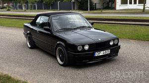 Black BMW 318 1993 in Liepaja, with an engine capacity of 1.80 L and mileage of 246 thousand km for 8490 €, photo 17 on AUTOMOTO.COM.LV