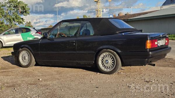 Black BMW 318 1993 in Riga, with an engine capacity of 1.80 L and mileage of 263 thousand km for 10600 €, photo 1 on AUTOMOTO.COM.LV