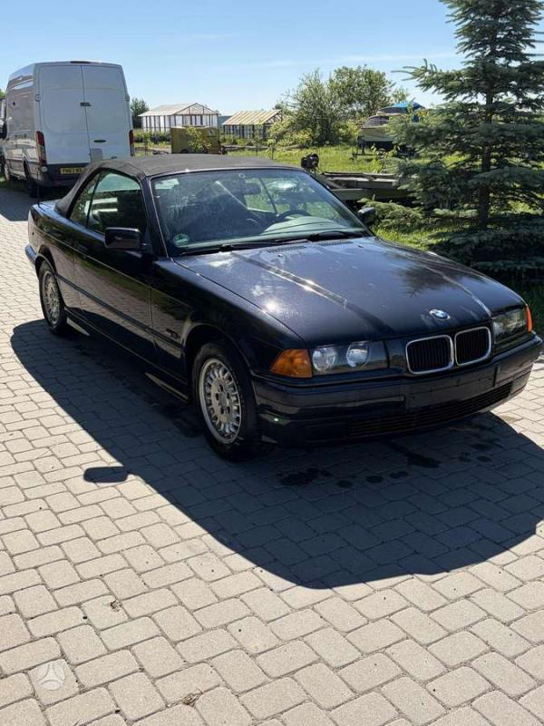 Black BMW 318 1995 in Klaipeda, with an engine capacity of 0.00 L and mileage of 174 thousand km for 3750 €, photo 1 on AUTOMOTO.COM.LV