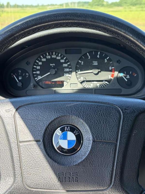 Black BMW 318 1995 in Klaipeda, with an engine capacity of 0.00 L and mileage of 174 thousand km for 3750 €, photo 5 on AUTOMOTO.COM.LV