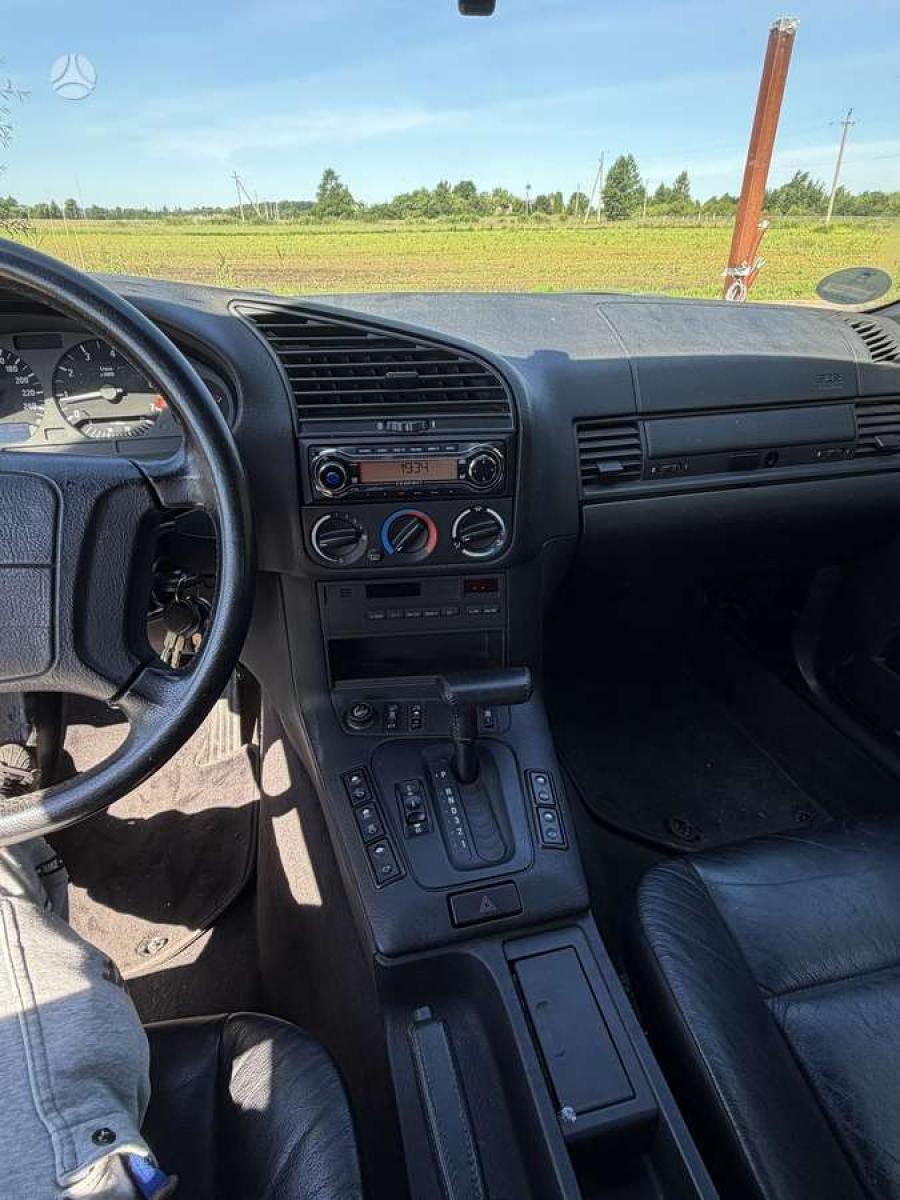 Black BMW 318 1995 in Klaipeda, with an engine capacity of 0.00 L and mileage of 174 thousand km for 3750 €, photo 7 on AUTOMOTO.COM.LV