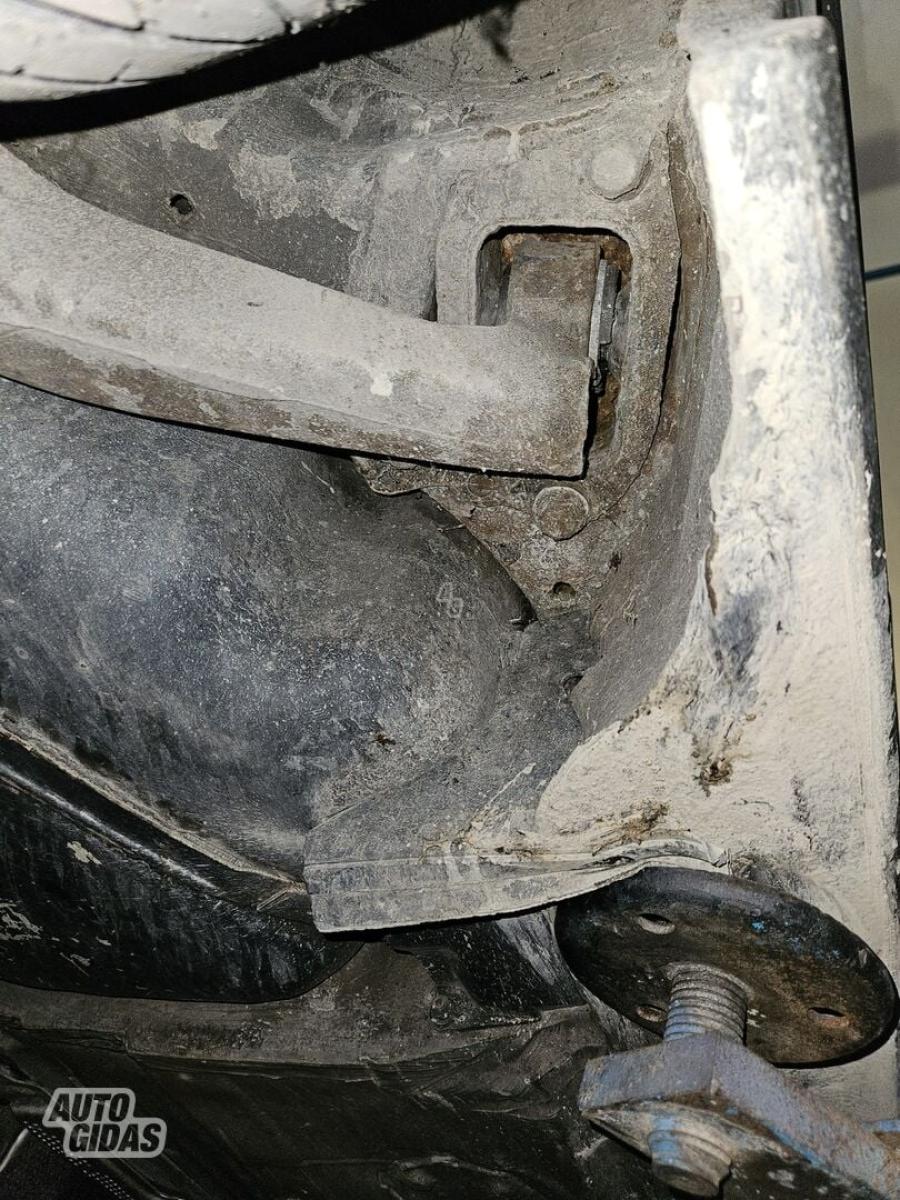 Melns BMW 318 1995 Klaipėda, ar dzinēja tilpumu 1.80 L un nobraukumu 229 tūkst. km par 2899 €, foto 29 vietnē AUTOMOTO.COM.LV