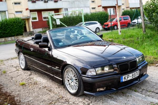 Melns BMW 318 1996 Rīga, ar dzinēja tilpumu 2.50 L un nobraukumu 420 tūkst. km par 5300 €, foto 1 vietnē AUTOMOTO.COM.LV
