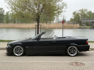 Black BMW 318 2000 in Liepaja, with an engine capacity of 2.80 L and mileage of 278 thousand km for 9000 €, photo  on AUTOMOTO.COM.LV