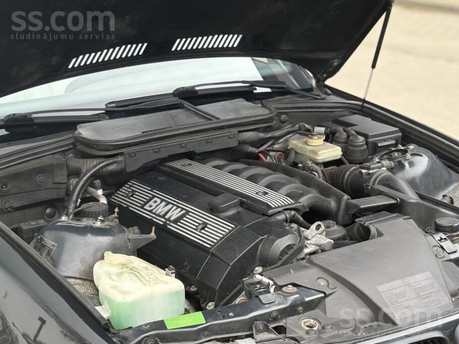 Black BMW 318 2000 in Liepaja, with an engine capacity of 2.80 L and mileage of 278 thousand km for 9000 €, photo 5 on AUTOMOTO.COM.LV