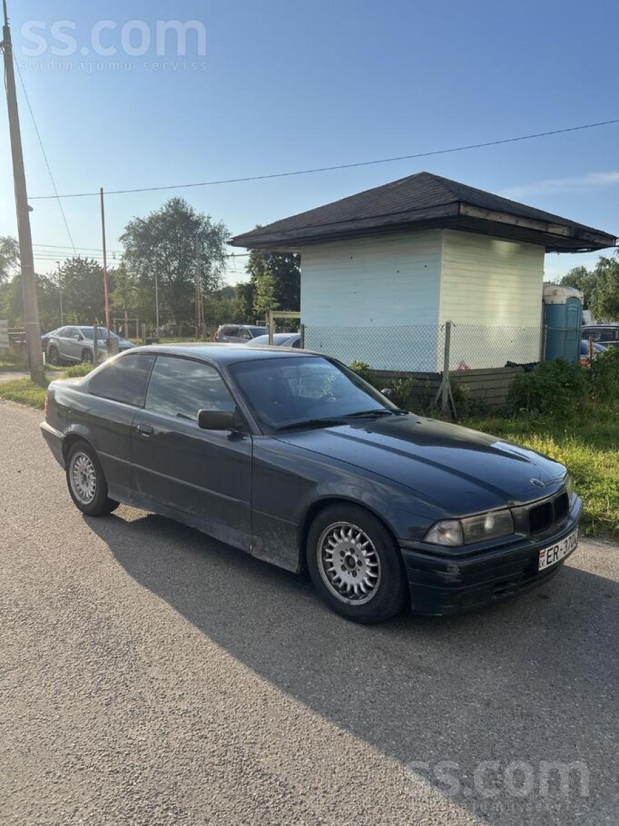 Melns BMW 318 1992 Rīga, ar dzinēja tilpumu 1.80 L un nobraukumu 277 tūkst. km par 2500 €, foto 1 vietnē AUTOMOTO.COM.LV