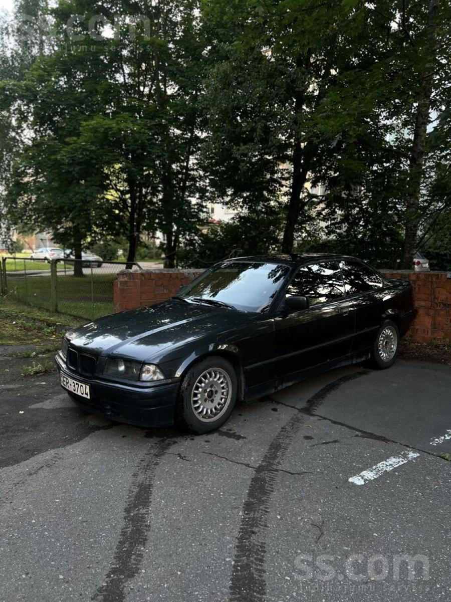 Melns BMW 318 1992 Rīga, ar dzinēja tilpumu 1.80 L un nobraukumu 277 tūkst. km par 2500 €, foto 3 vietnē AUTOMOTO.COM.LV