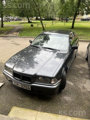 Melns BMW 318 1992 Rīga, ar dzinēja tilpumu 1.80 L un nobraukumu 277 tūkst. km par 2500 €, foto 5 vietnē AUTOMOTO.COM.LV