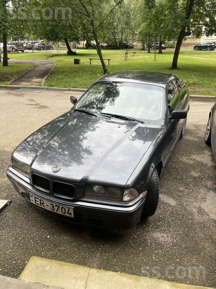 Melns BMW 318 1992 Rīga, ar dzinēja tilpumu 1.80 L un nobraukumu 277 tūkst. km par 2500 €, foto 5 vietnē AUTOMOTO.COM.LV