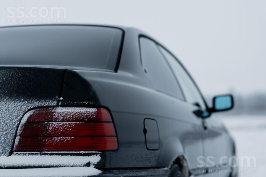 Black BMW 318 1992 in Riga, with an engine capacity of 1.80 L and mileage of 280 thousand km for 3300 €, photo 7 on AUTOMOTO.COM.LV