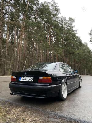 Black BMW 318 1995 in Anyksciai, with an engine capacity of 1.80 L and mileage of 324 thousand km for 4050 €, photo 2 on AUTOMOTO.COM.LV