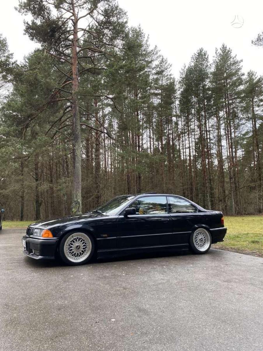 Black BMW 318 1995 in Anyksciai, with an engine capacity of 1.80 L and mileage of 324 thousand km for 4050 €, photo 3 on AUTOMOTO.COM.LV