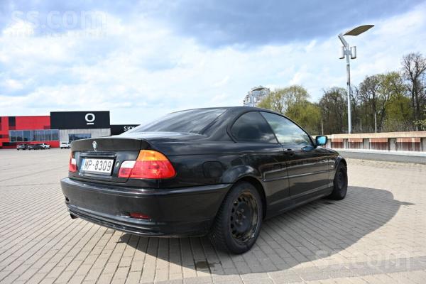 Black BMW 318 2002 in Riga, with an engine capacity of 2.00 L and mileage of 256 thousand km for 2700 €, photo 4 on AUTOMOTO.COM.LV