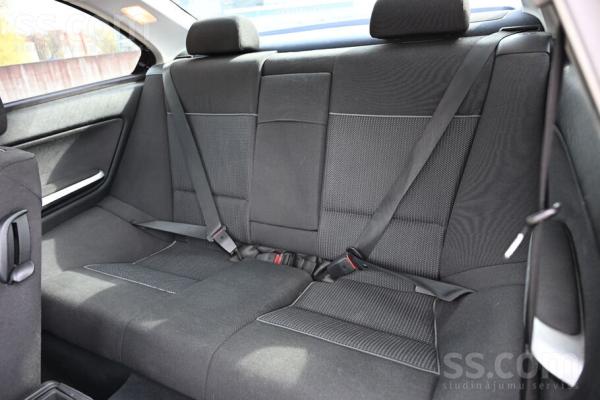 Black BMW 318 2002 in Riga, with an engine capacity of 2.00 L and mileage of 256 thousand km for 2700 €, photo 9 on AUTOMOTO.COM.LV