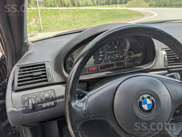 Black BMW 318 2002 in Cesis, with an engine capacity of 2.00 L and mileage of 173 thousand km for 2500 €, photo 6 on AUTOMOTO.COM.LV