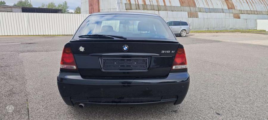 Black BMW 318 2004 in Utena, with an engine capacity of 1.80 L and mileage of 217 thousand km for 2650 €, photo 5 on AUTOMOTO.COM.LV