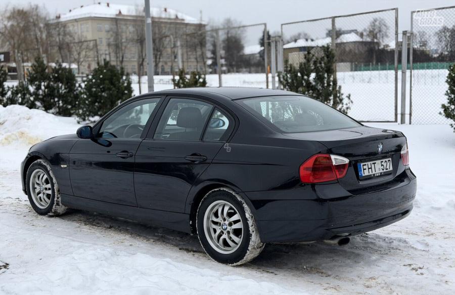 Melns BMW 318 2008 Viļņa, ar dzinēja tilpumu 2.00 L un nobraukumu 180 tūkst. km par 2200 €, foto 3 vietnē AUTOMOTO.COM.LV