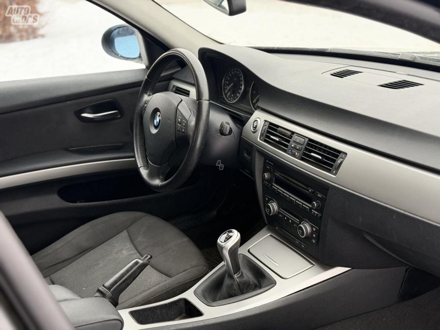 Melns BMW 318 2008 Viļņa, ar dzinēja tilpumu 2.00 L un nobraukumu 180 tūkst. km par 2200 €, foto 7 vietnē AUTOMOTO.COM.LV