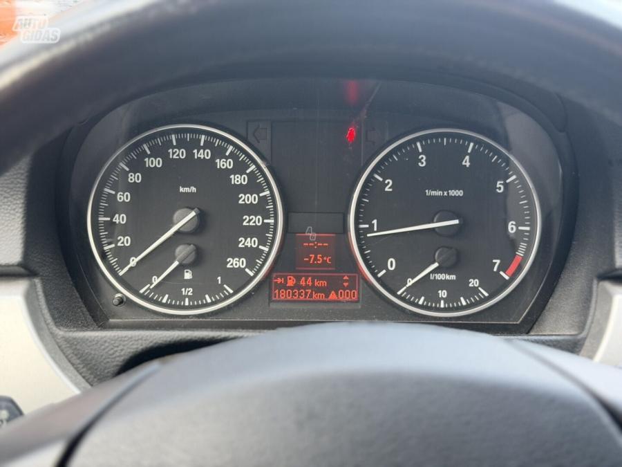 Melns BMW 318 2008 Viļņa, ar dzinēja tilpumu 2.00 L un nobraukumu 180 tūkst. km par 2200 €, foto 9 vietnē AUTOMOTO.COM.LV