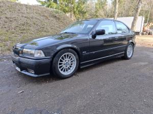 Melns BMW 318 1997 Alīta, ar dzinēja tilpumu 1.80 L un nobraukumu 165 tūkst. km par 2700 €, foto  vietnē AUTOMOTO.COM.LV