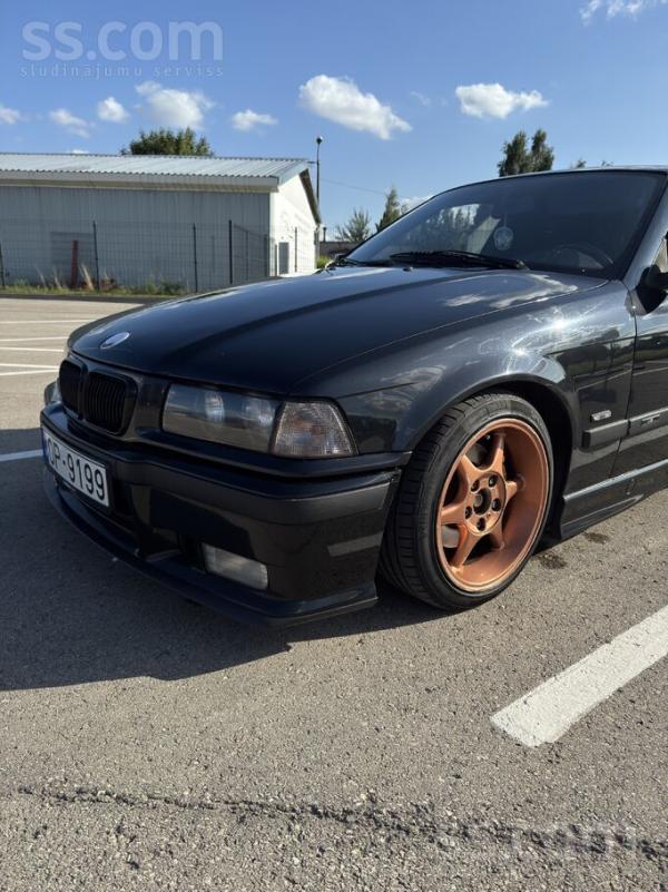 Black BMW 318 1998 in Riga, with an engine capacity of 1.90 L and mileage of 340 thousand km for 3300 €, photo 2 on AUTOMOTO.COM.LV