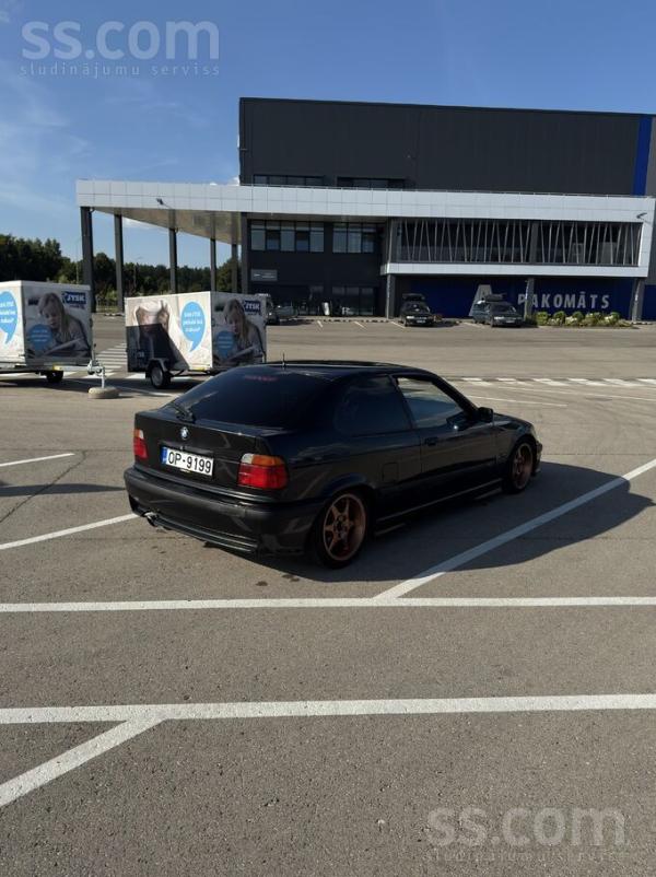 Black BMW 318 1998 in Riga, with an engine capacity of 1.90 L and mileage of 340 thousand km for 3300 €, photo 3 on AUTOMOTO.COM.LV
